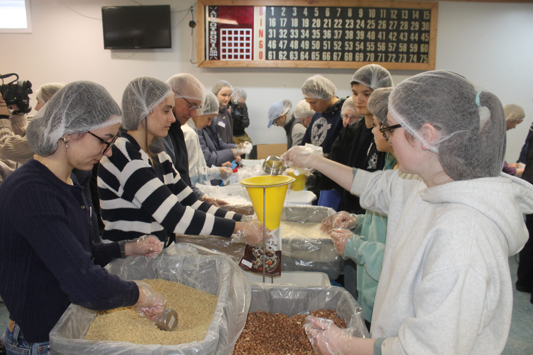 Volunteers pack 10,000 meals for Kiwanis’ End Hunger Project ...
